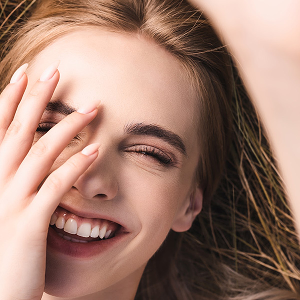 Kaputte Haare: Diese 8 Pflegetipps helfen nach dem Urlaub