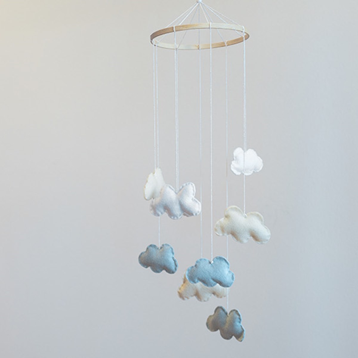 DIY: Wolken-Mobile basteln