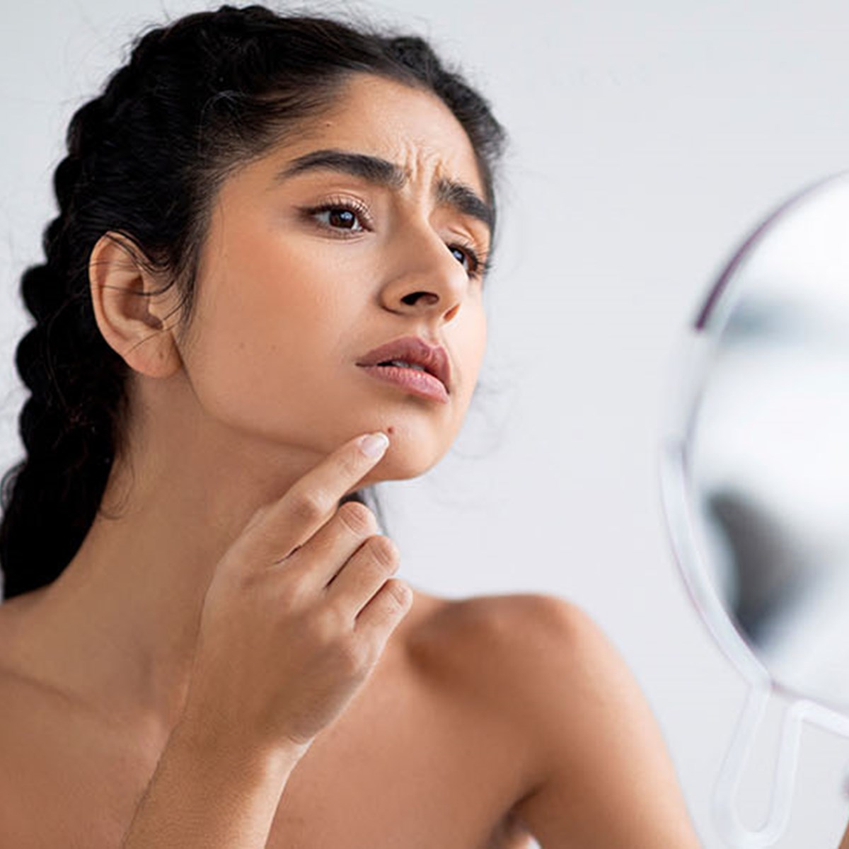 Pickel ausdrücken oder nicht? Zwei Hautexpertinnen klären auf.