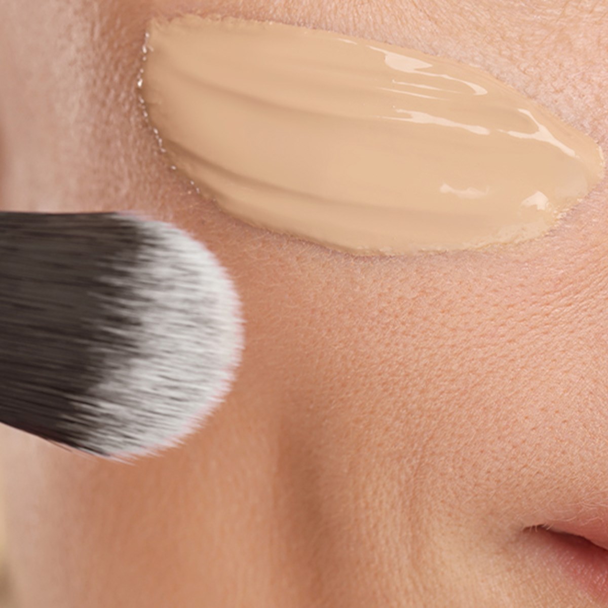 Make-up: Perfekter Teint in 5 Schritten
